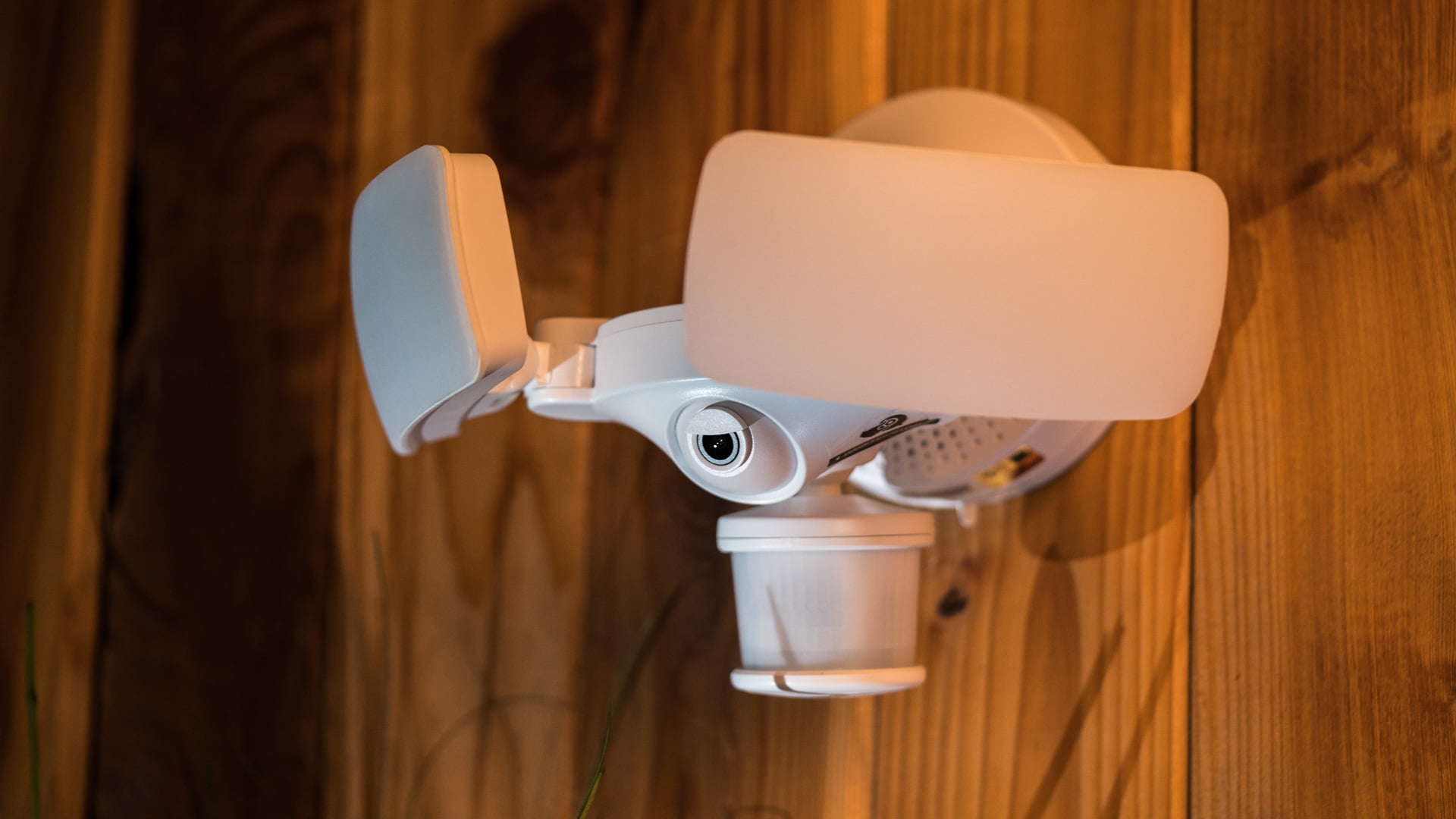 Maximus Camera Floodlight Review: A Smart Camera to Keep You Safe ...