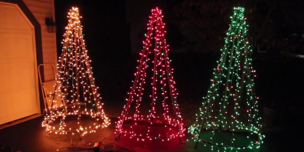 How to Make an Outdoor Christmas Tree Frame - Organize With Sandy